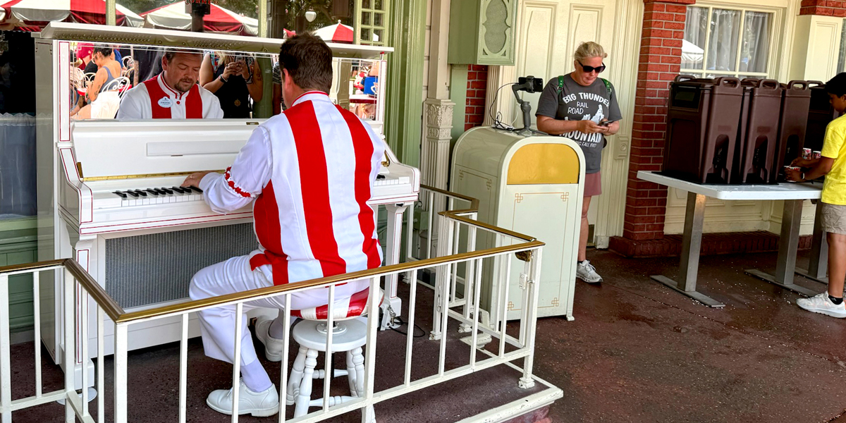 An honest review of Casey's Corner in Magic Kingdom